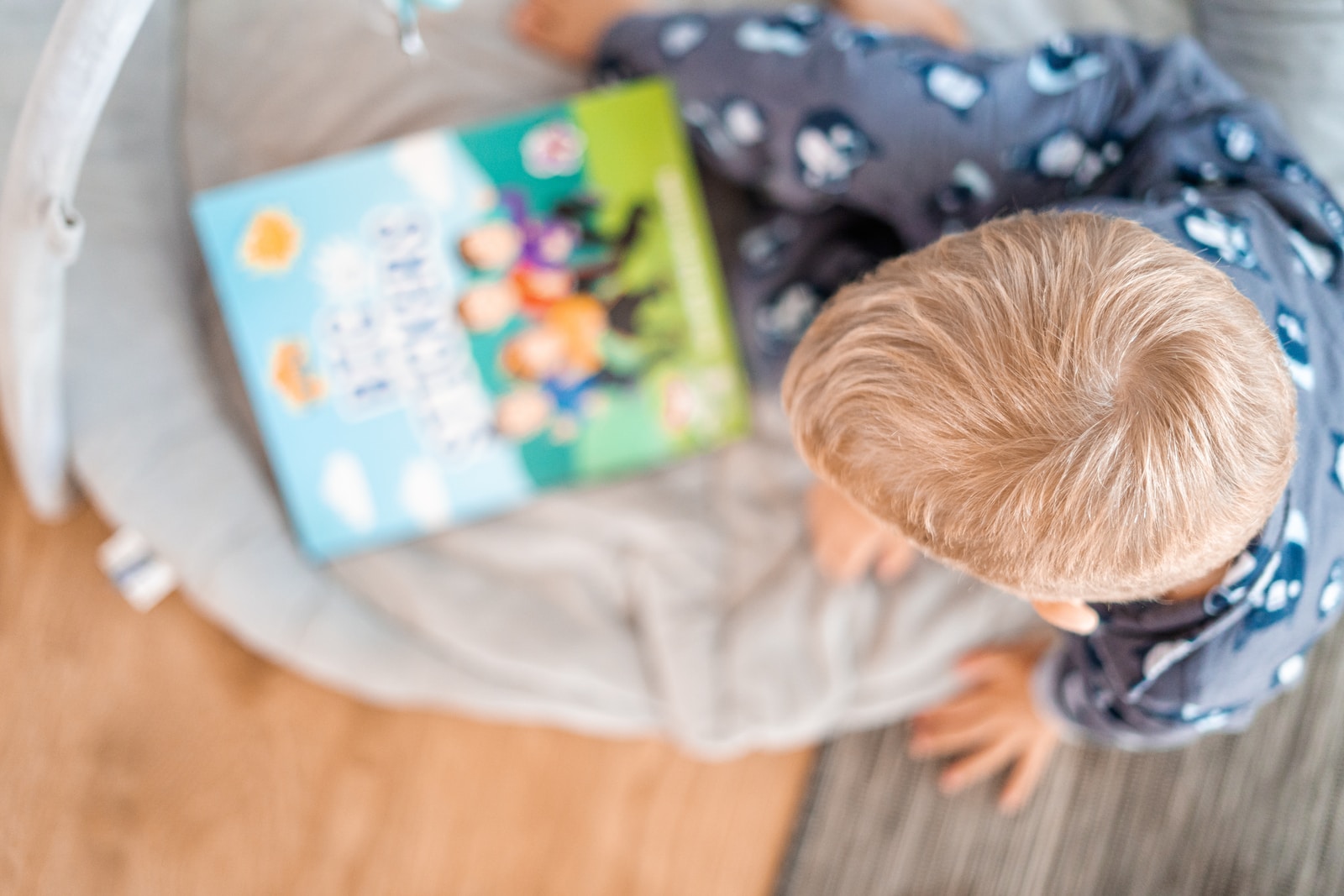 How to Read with Your Child: Ages 0-4 - The Mama Nest
